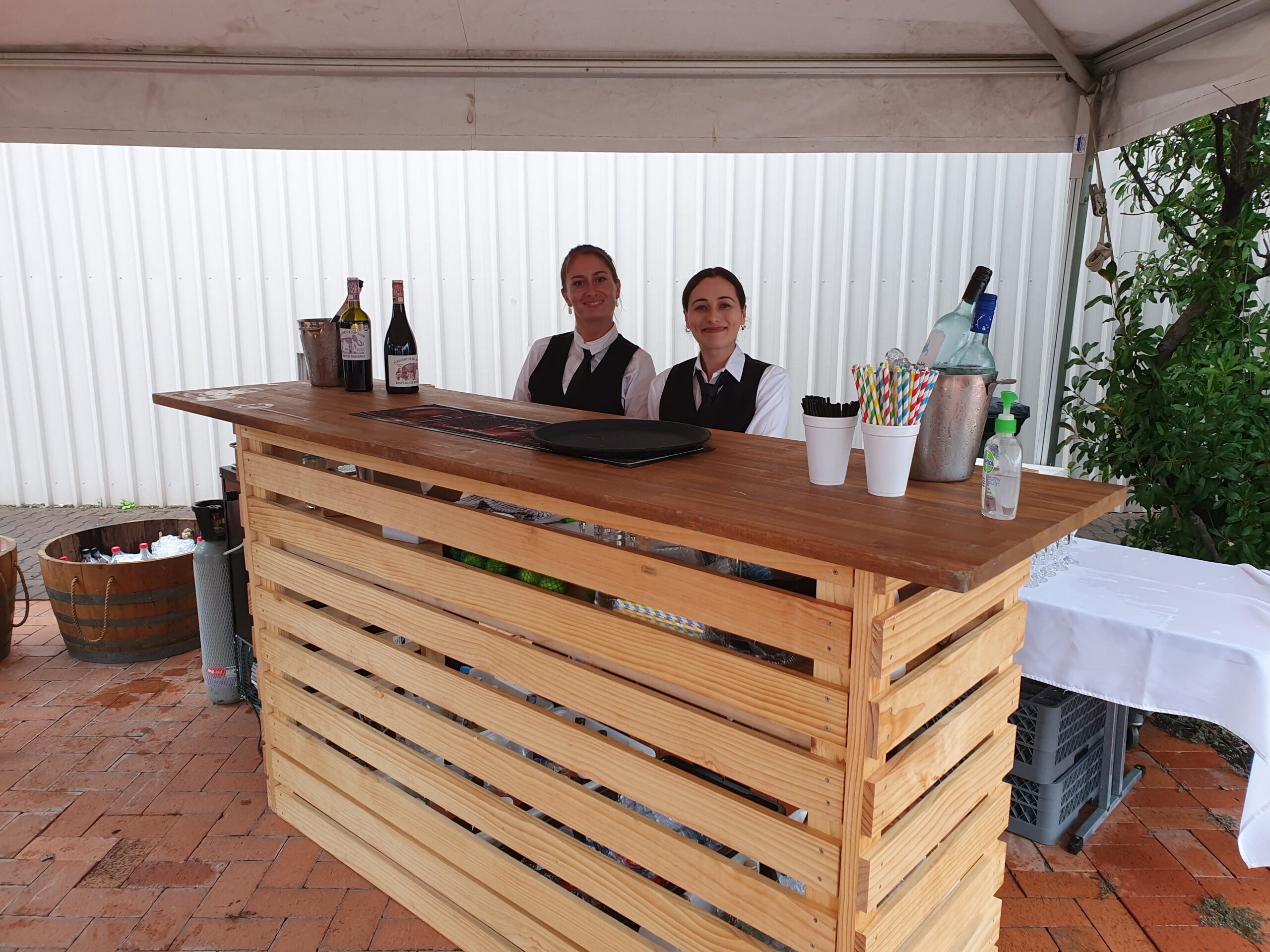 pop up pallet bar - Mobile Beverage Catering